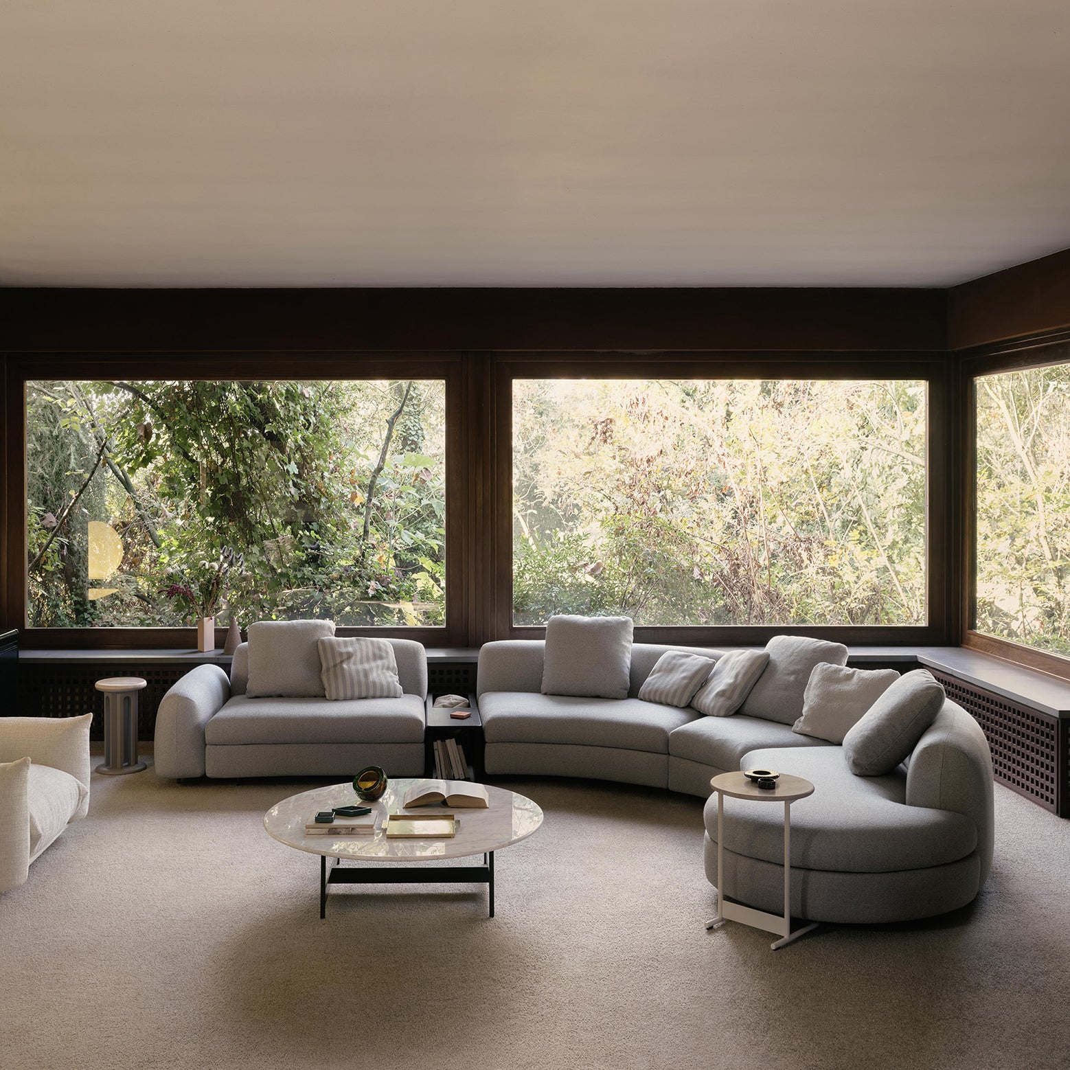 Arflex Edo E30 Isle Curved Sofa - 2Modern