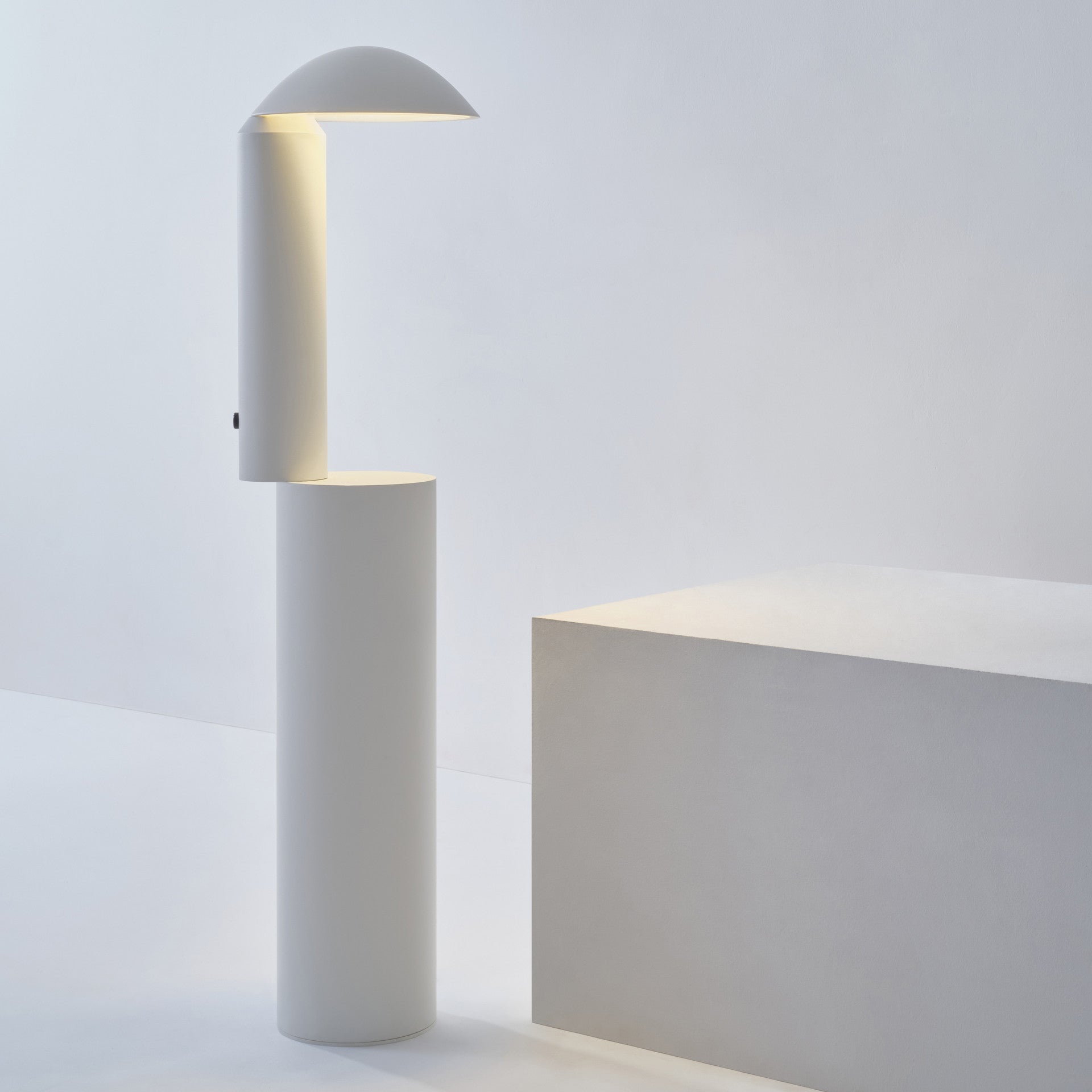 Huppe Abyss LED Floor Lamp - 2Modern