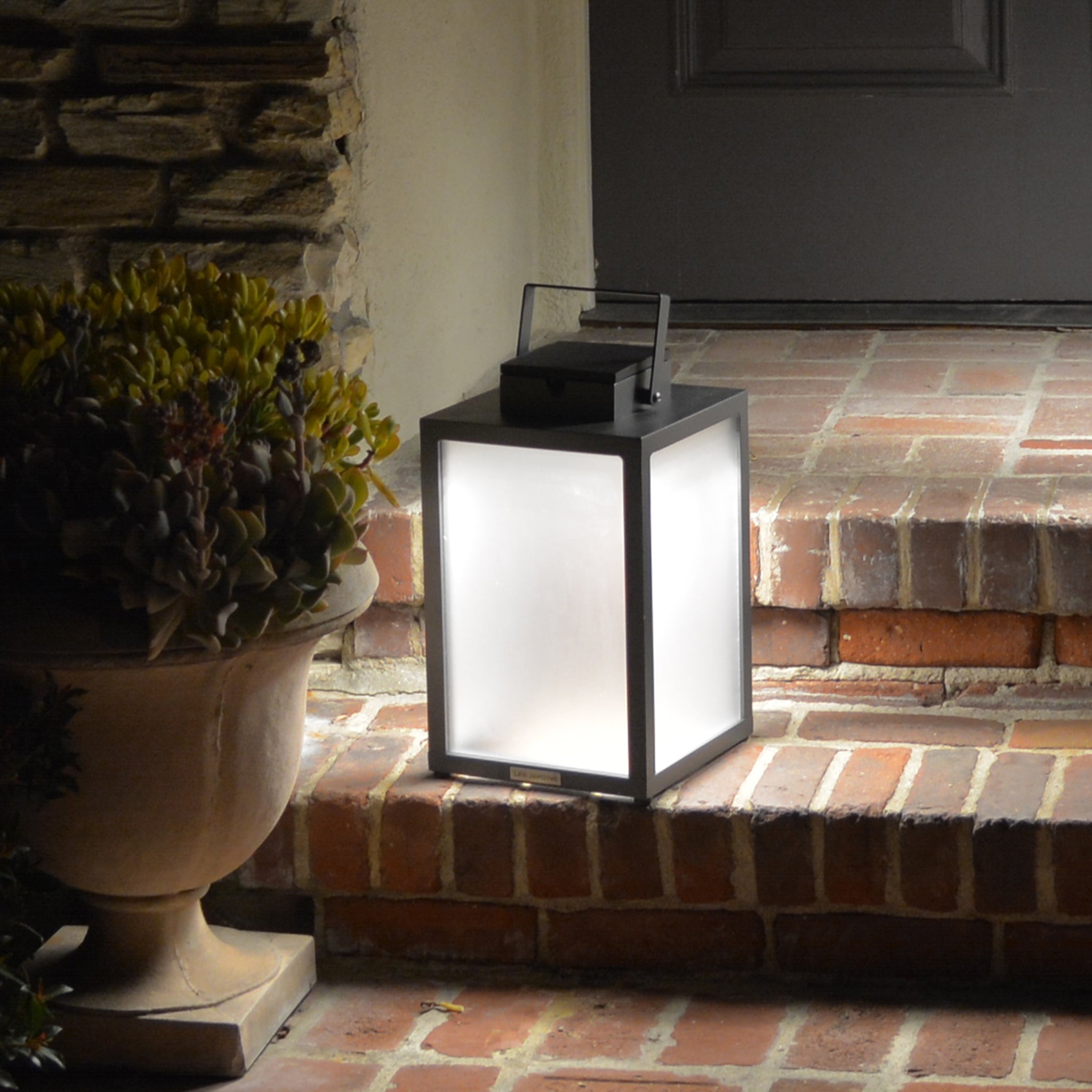 Les Jardins Tradition Solar Outdoor LED Lantern - 2Modern