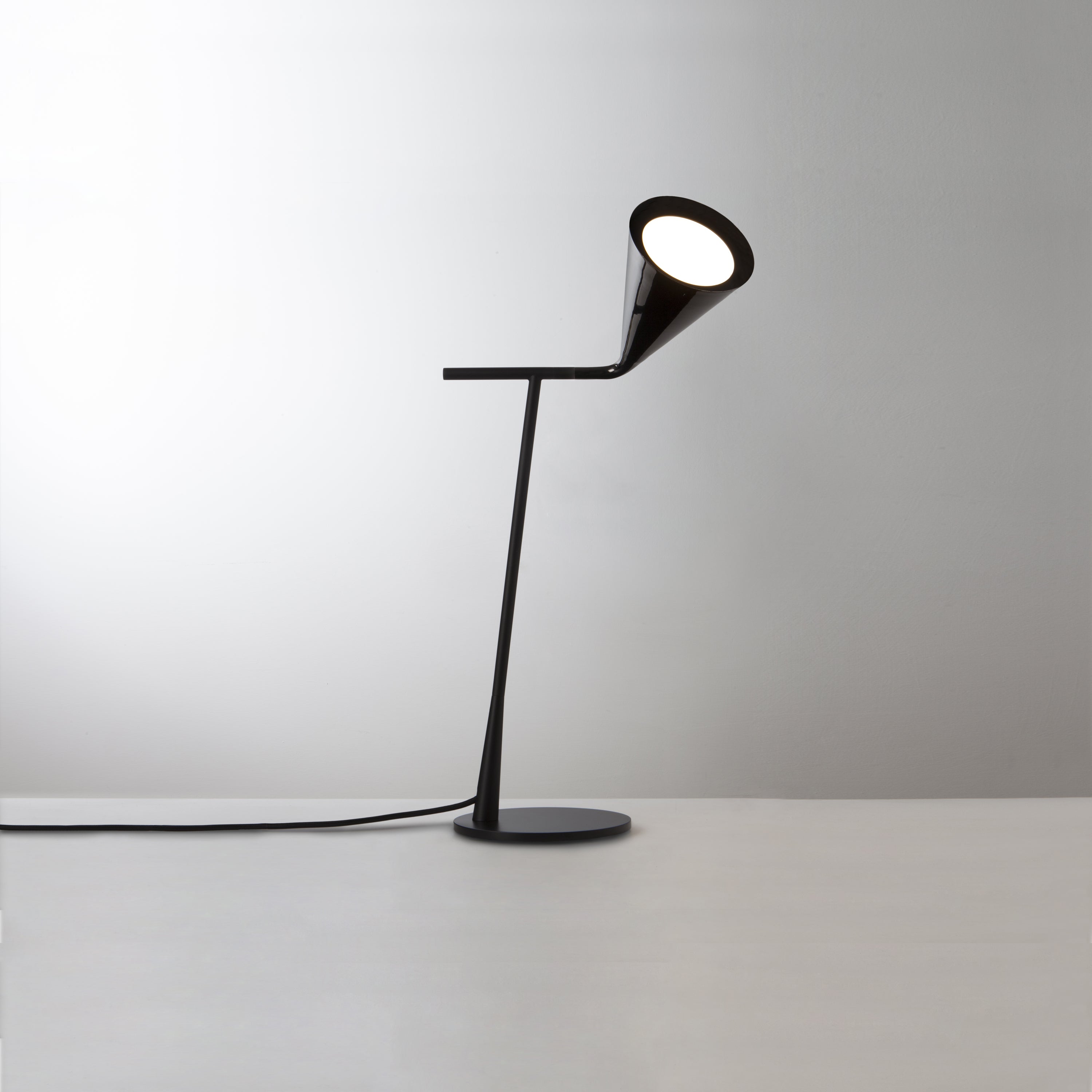 TOOY Gordon Table Lamp - 2Modern