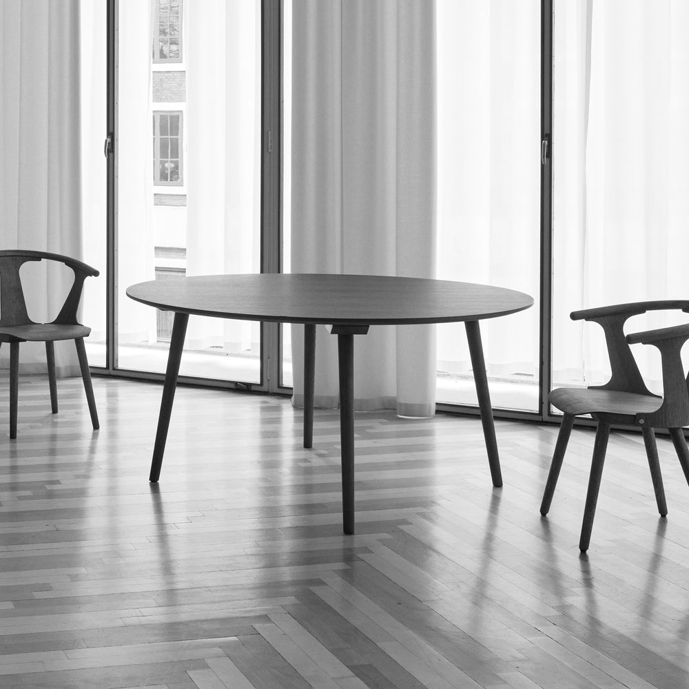 &Tradition In Between Round Dining Table - 2Modern