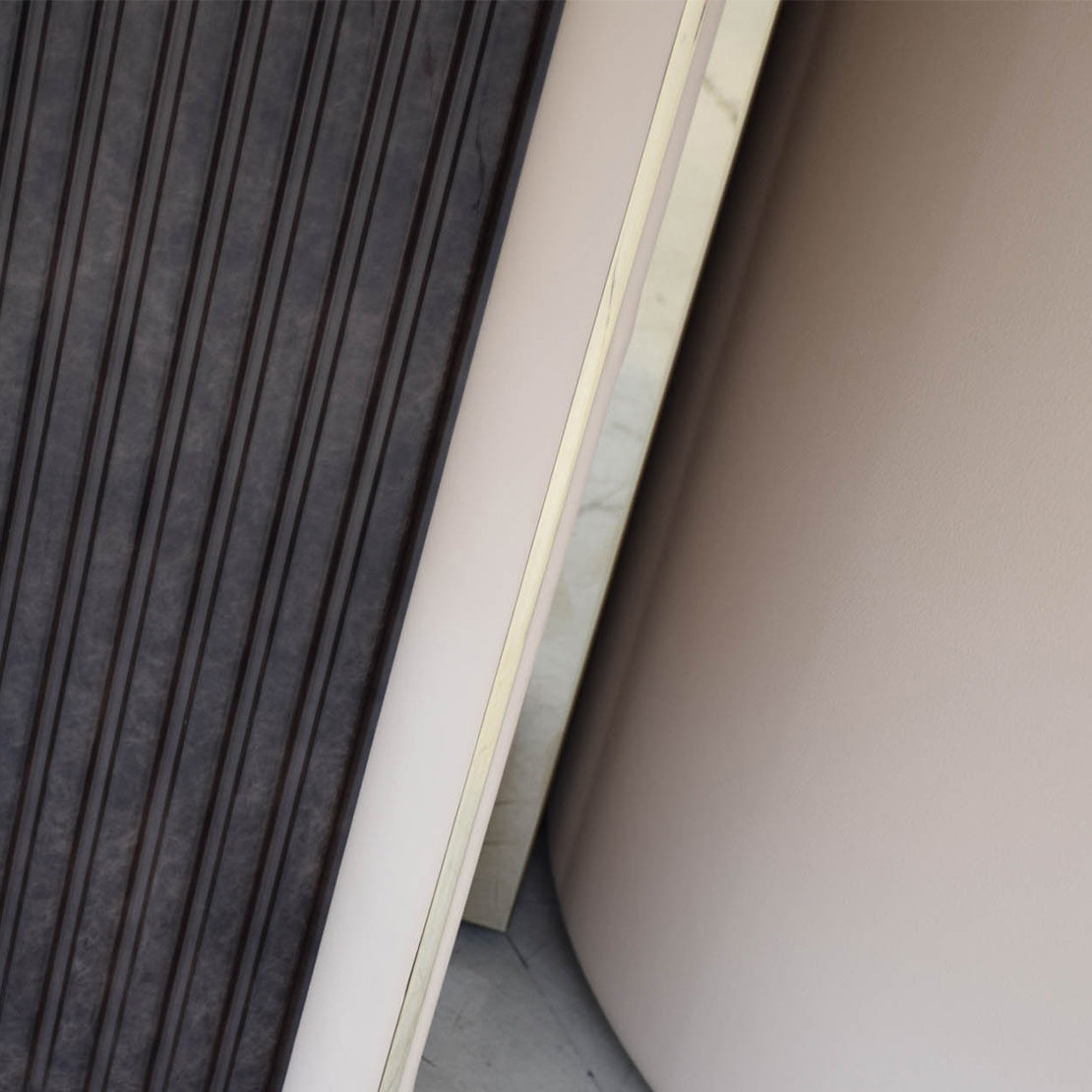 Turri Eclipse Round Dining Table - 2Modern