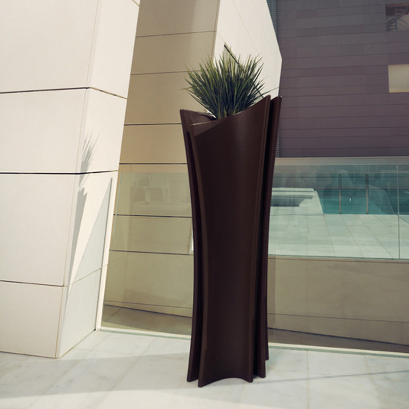 Vondom Alma Self-Watering Planter - 2Modern