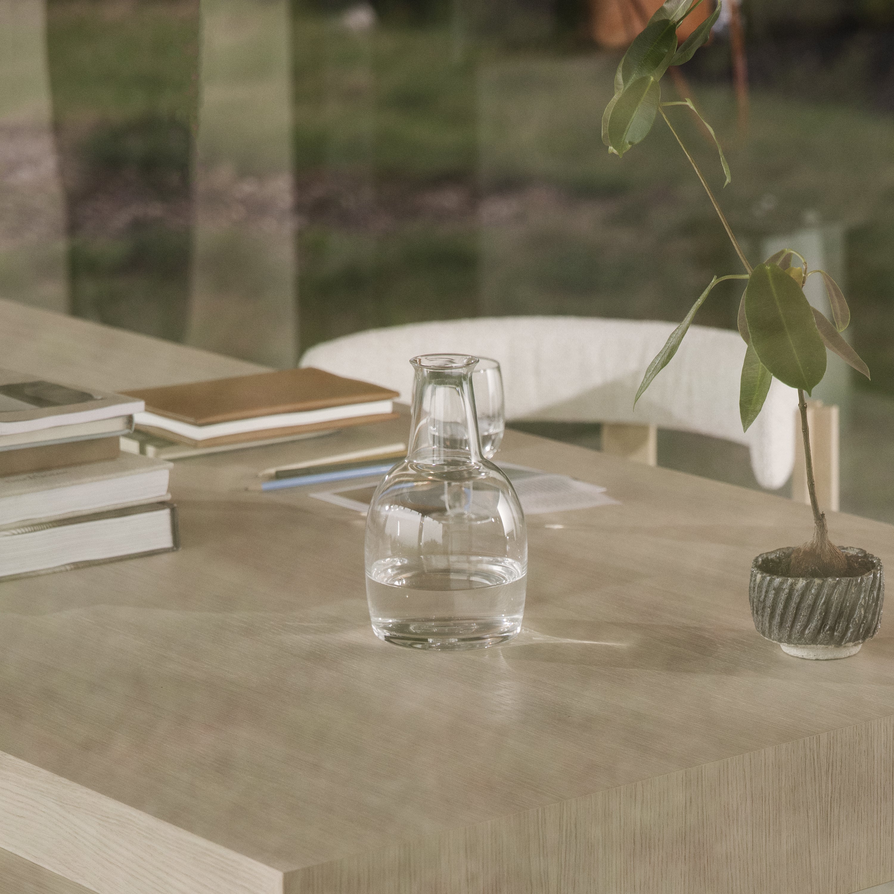 Karakter Glass Carafe - 2Modern