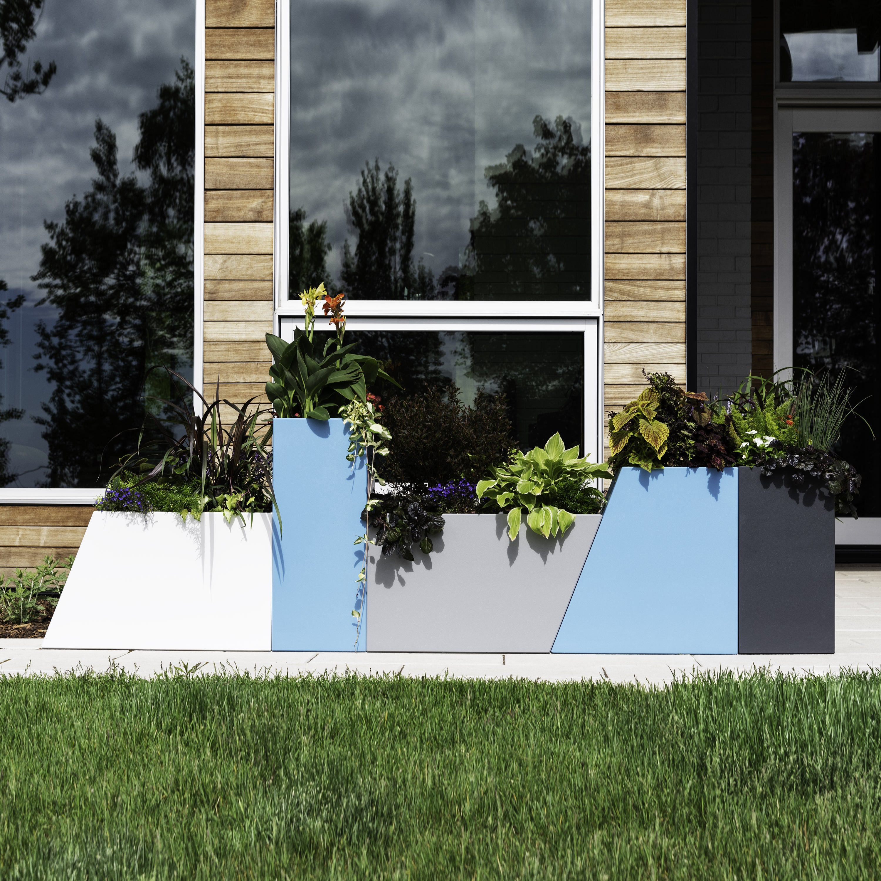 Loll Designs Tessellate Slope Planter - 2Modern