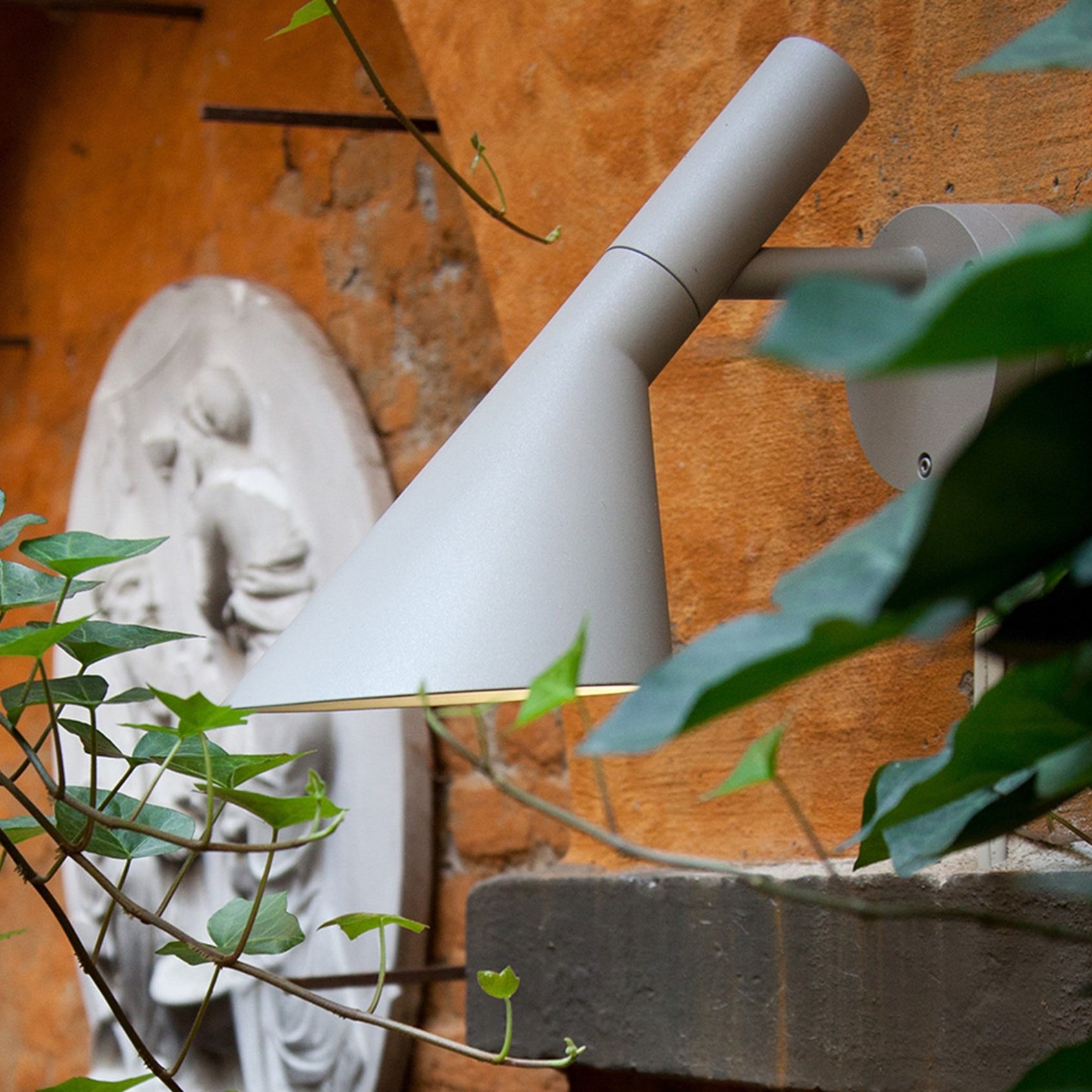 Louis Poulsen AJ 50 Outdoor Wall Light - 2Modern